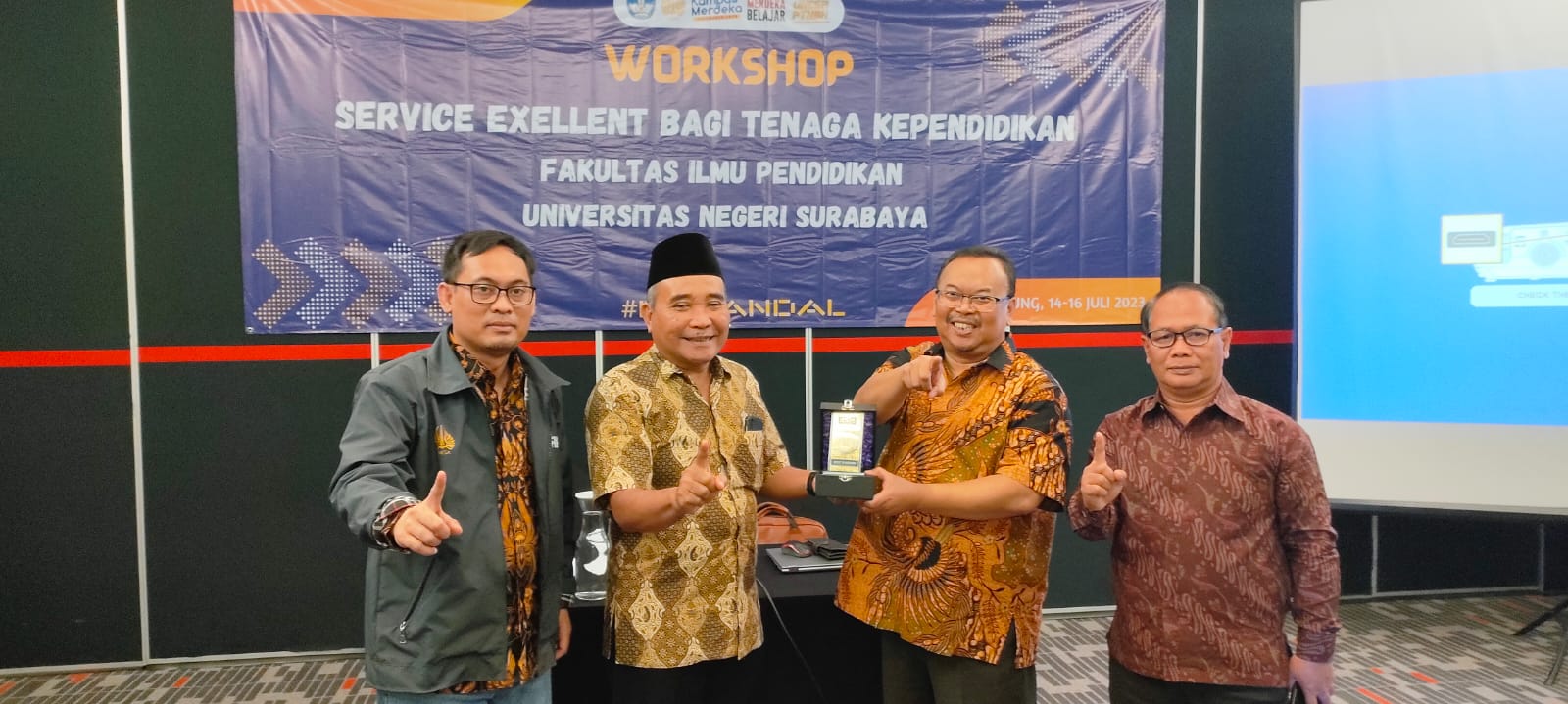 FIP UNESA Menyelenggarakan Workshop Service Excellence bagi Tenaga ...